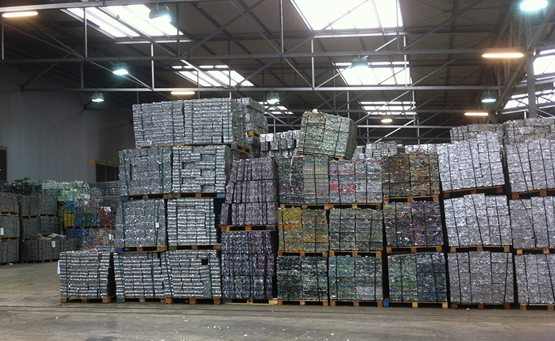 Die Akte Aluminium (Film) online mieten/kaufen - Streamen auf WatchAUT Die Akte Aluminium (Film) online mieten/kaufen - Streamen auf WatchAUT